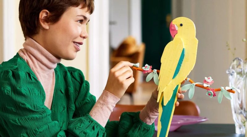 LEGO Art 31211 Macaw Parrots review says it has ‘’80s vibe’