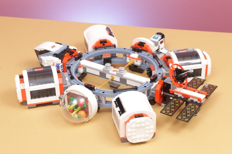 LEGO City 60433 Modular Space Station review
