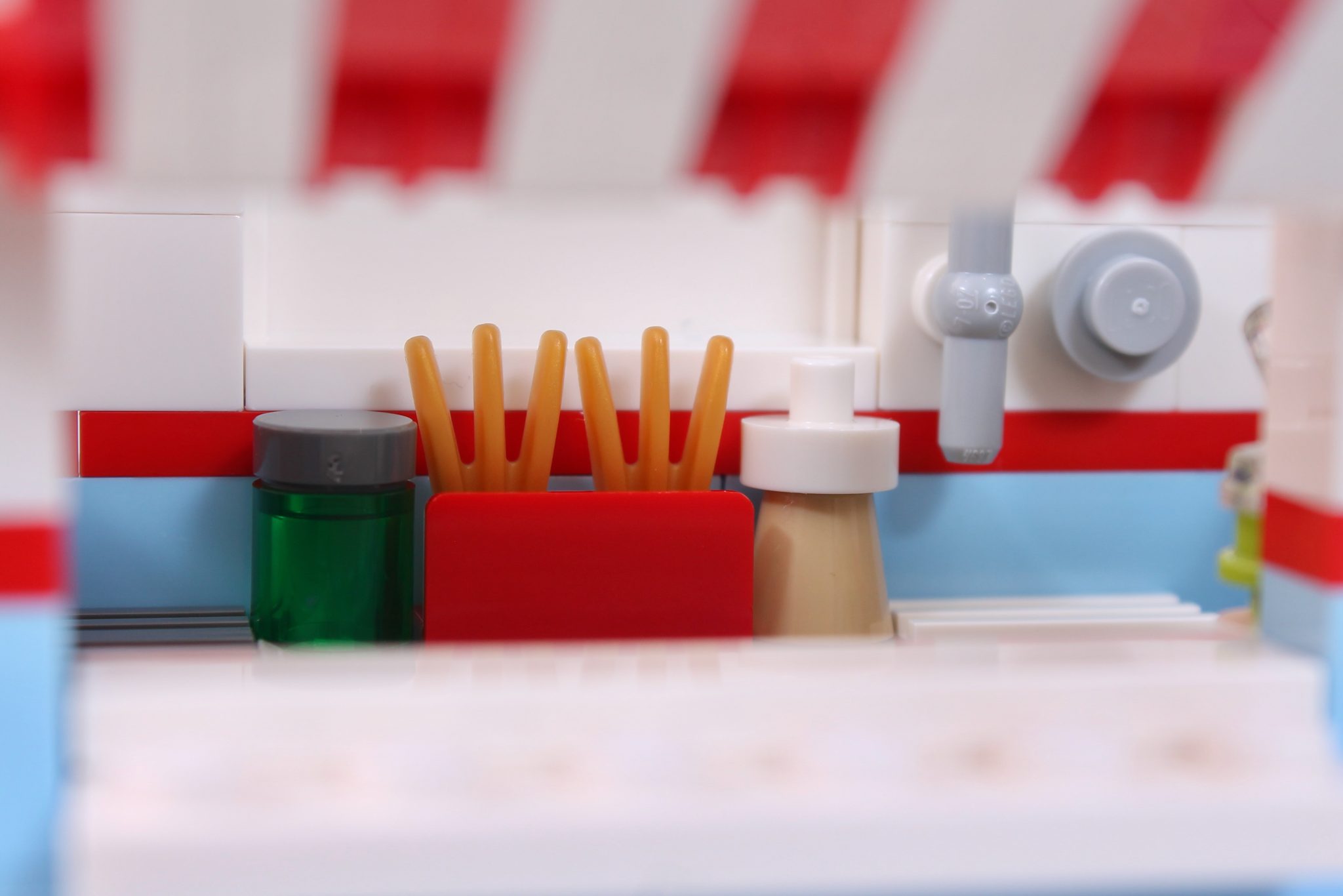 LEGO Icons 40681 Retro Food Truck GWP review