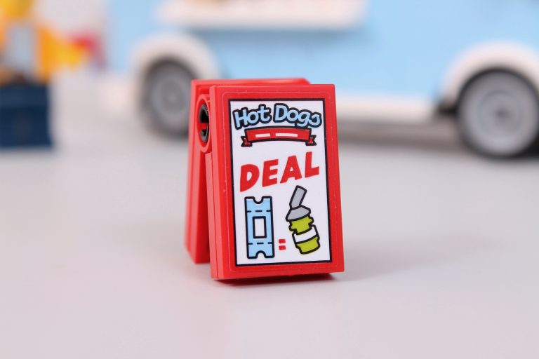 LEGO Icons 40681 Retro Food Truck GWP review