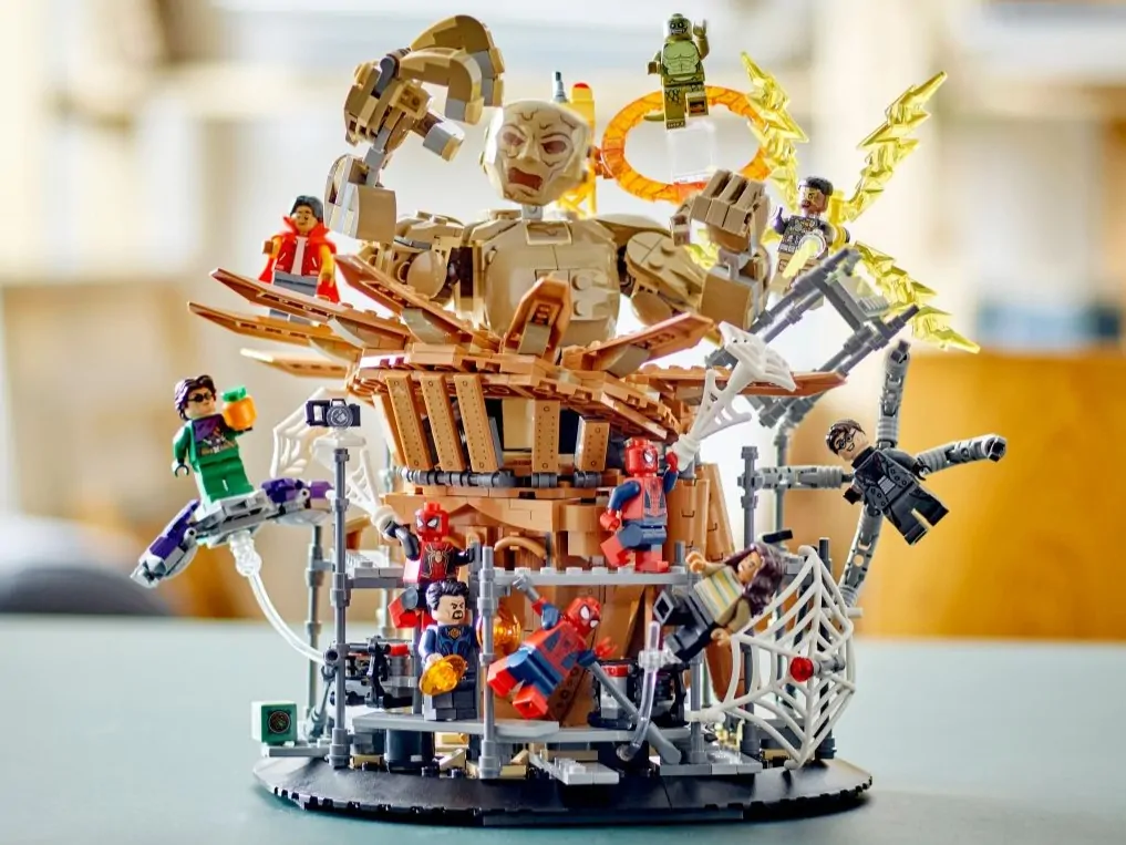 How to fully combine the LEGO Spider-Man: No Way Home sets