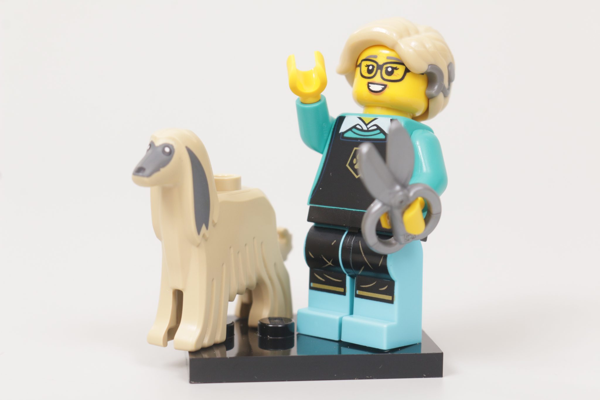 How have LEGO minifigure prosthetics evolved up to 71048 Series 27?