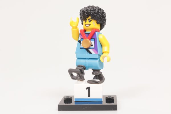 How have LEGO minifigure prosthetics evolved up to 71048 Series 27?