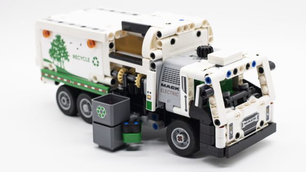 LEGO Technic 42167 Mack LR Electric Garbage Truck review