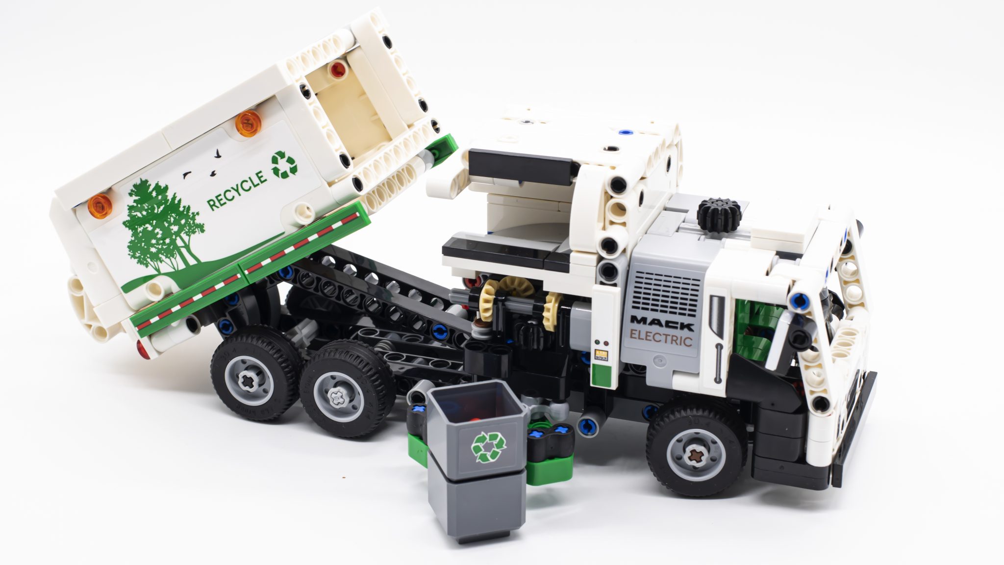 LEGO Technic 42167 Mack LR Electric Garbage Truck review