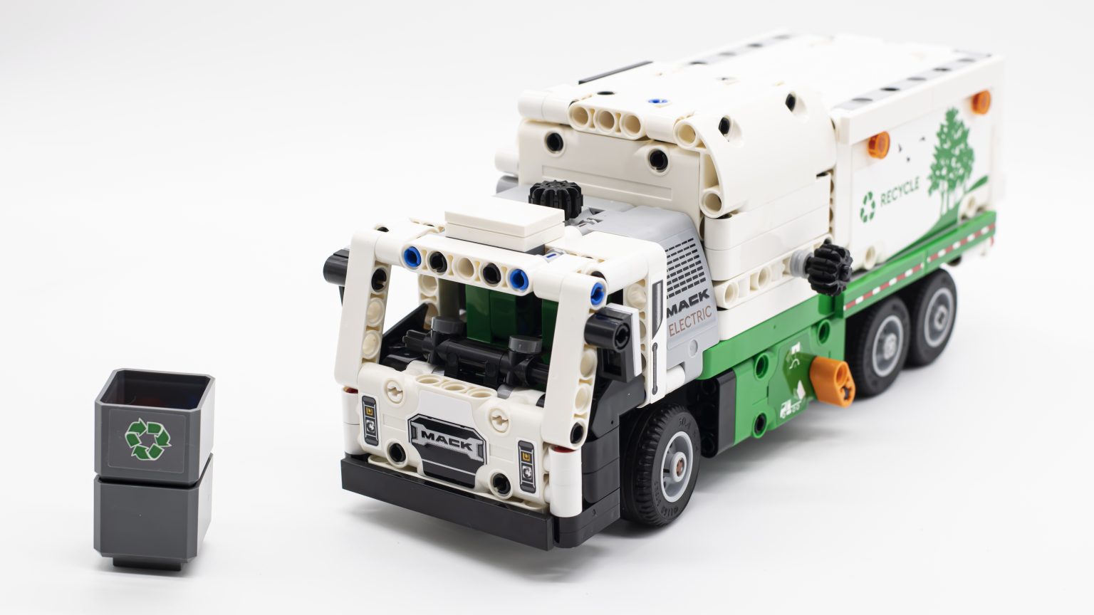 LEGO Technic 42167 Mack LR Electric Garbage Truck review
