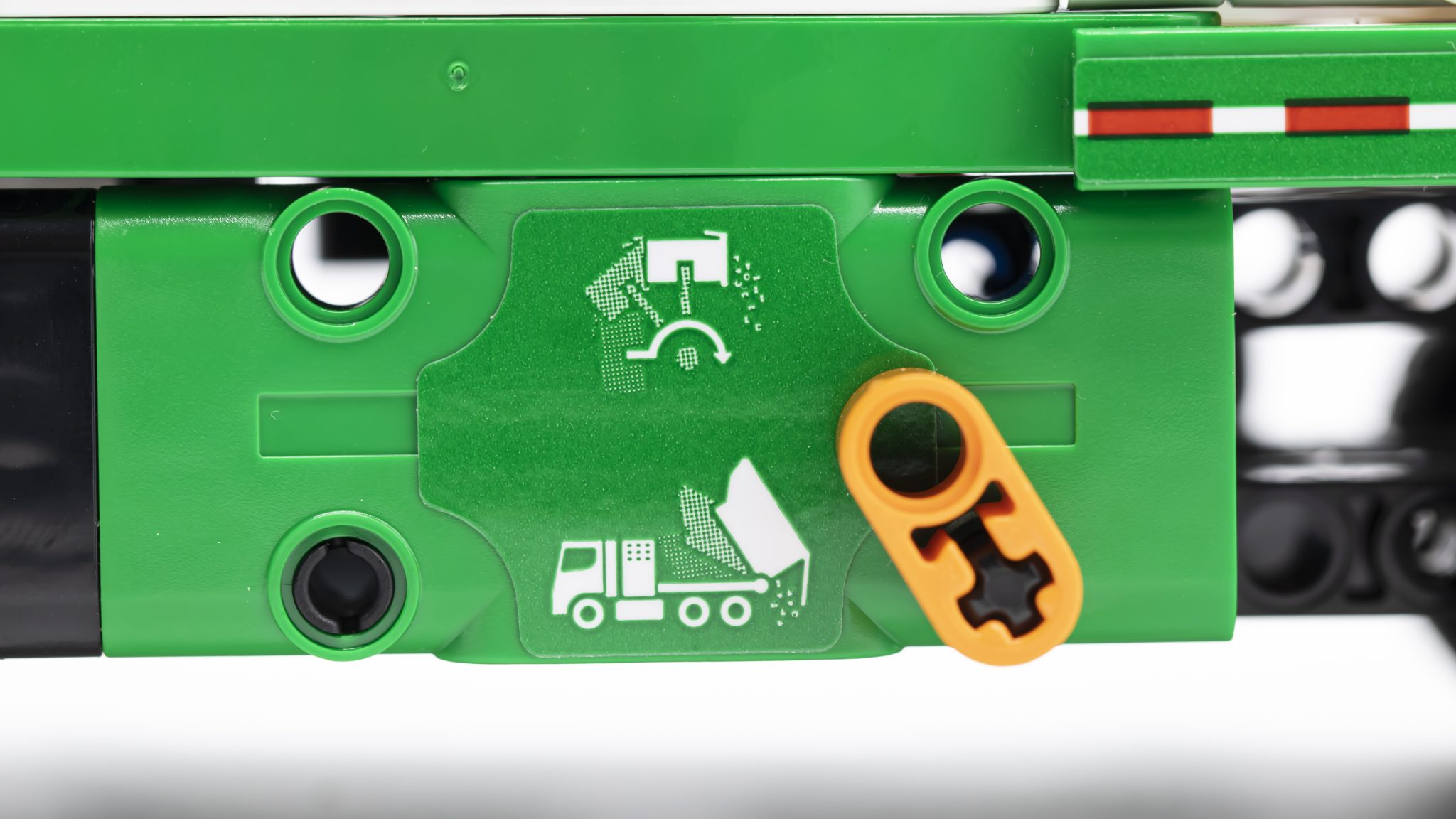 LEGO Technic 42167 Mack LR Electric Garbage Truck review