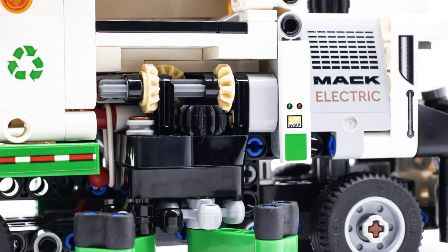 LEGO Technic 42167 Mack LR Electric Garbage Truck review