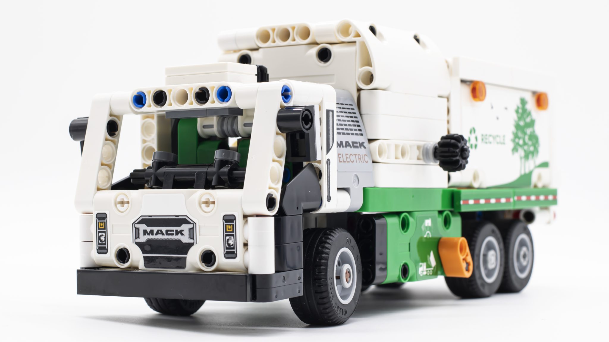 LEGO Technic 42167 Mack LR Electric Garbage Truck review