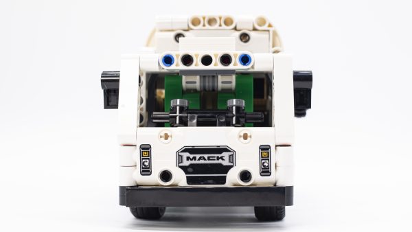 LEGO Technic 42167 Mack LR Electric Garbage Truck review