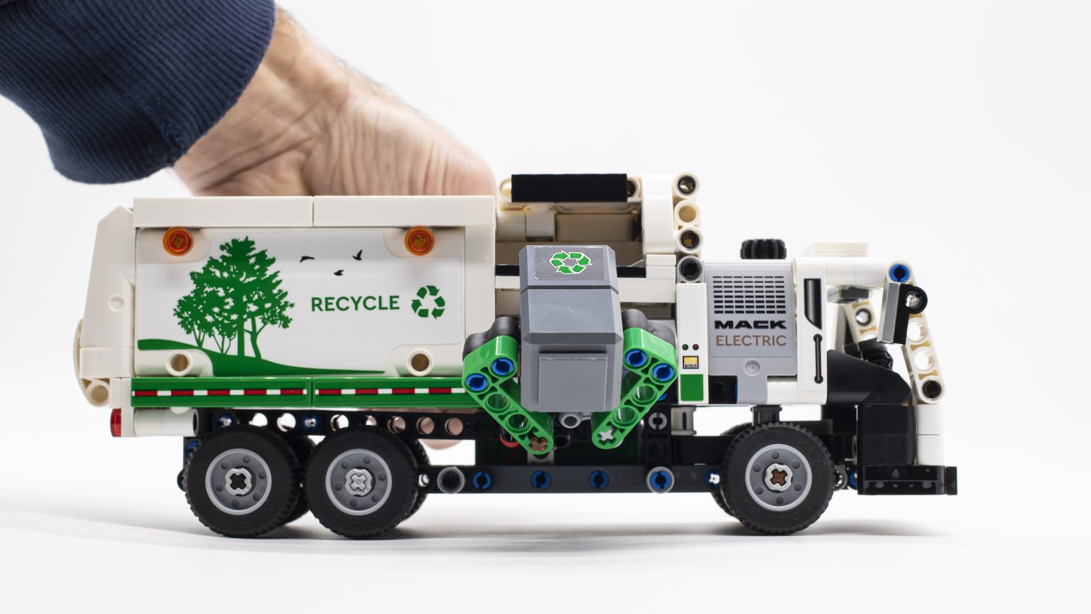 LEGO Technic 42167 Mack LR Electric Garbage Truck review