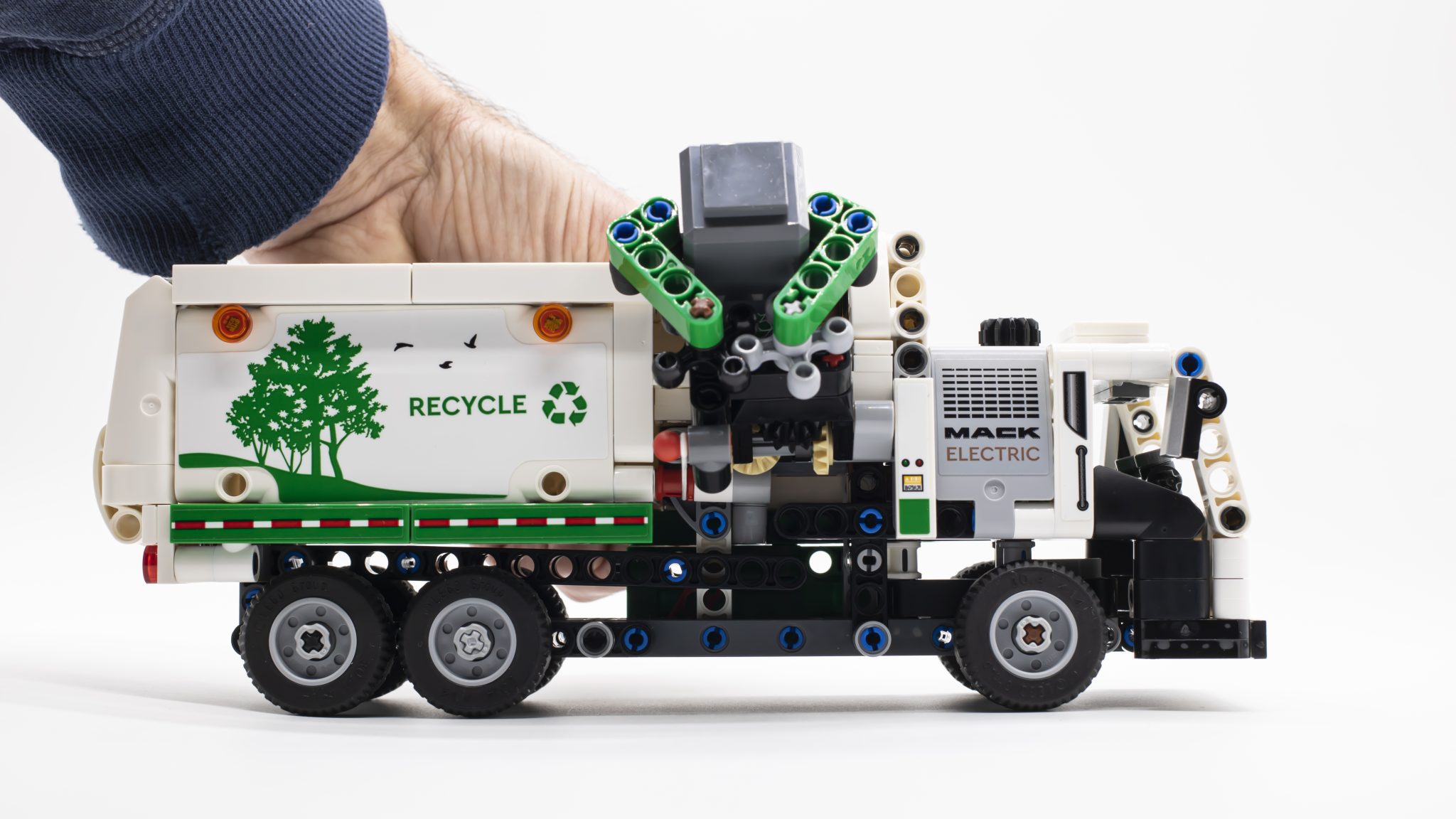 LEGO Technic 42167 Mack LR Electric Garbage Truck review