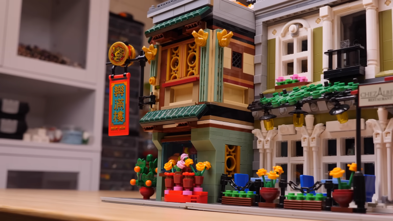 Make a modular out of LEGO 80113 Family Reunion Celebration