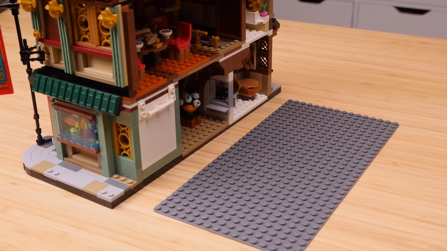 Make a modular out of LEGO 80113 Family Reunion Celebration