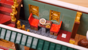 Make a modular out of LEGO 80113 Family Reunion Celebration