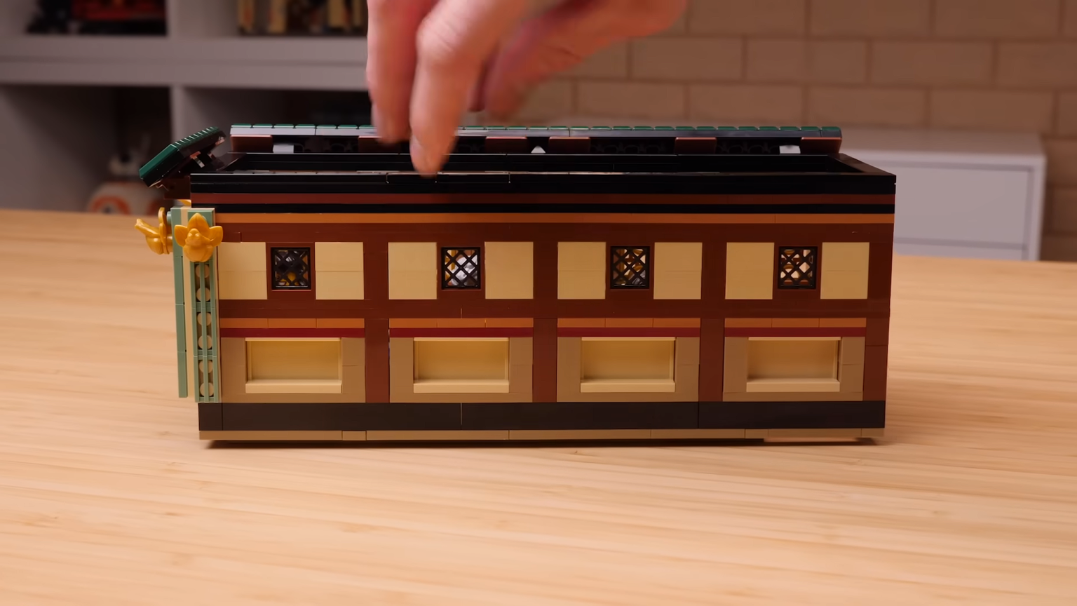 Make a modular out of LEGO 80113 Family Reunion Celebration