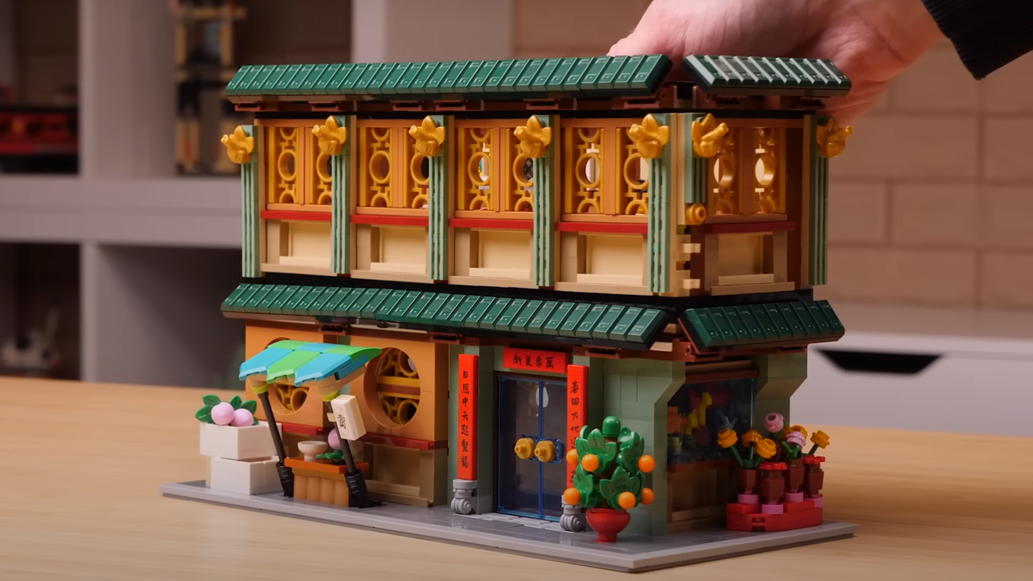 Make a modular out of LEGO 80113 Family Reunion Celebration
