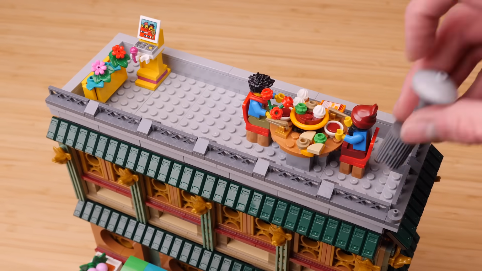 Make a modular out of LEGO 80113 Family Reunion Celebration