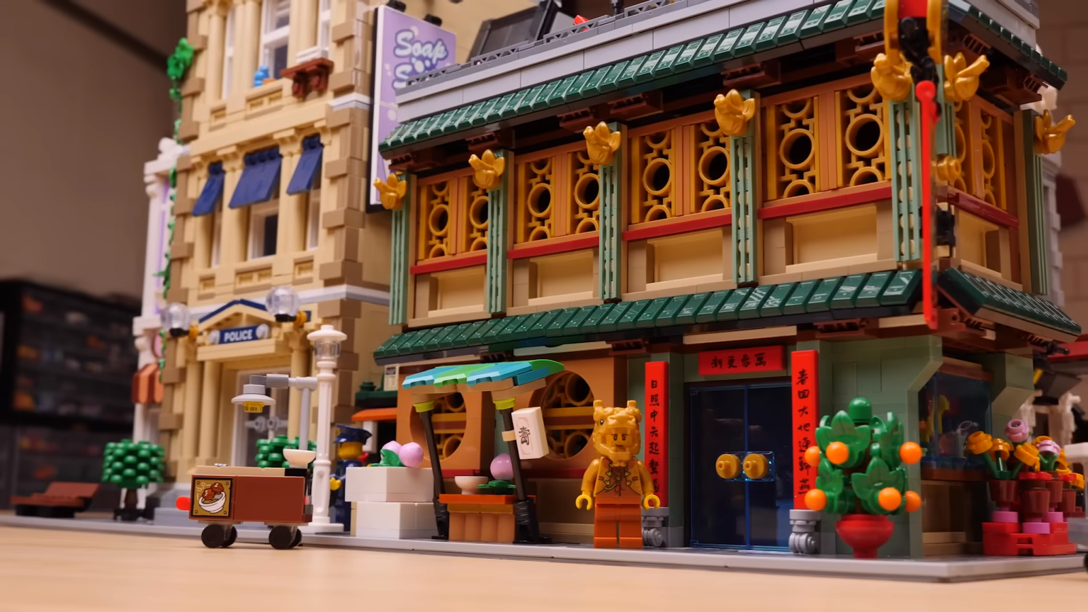 Make a modular out of LEGO 80113 Family Reunion Celebration