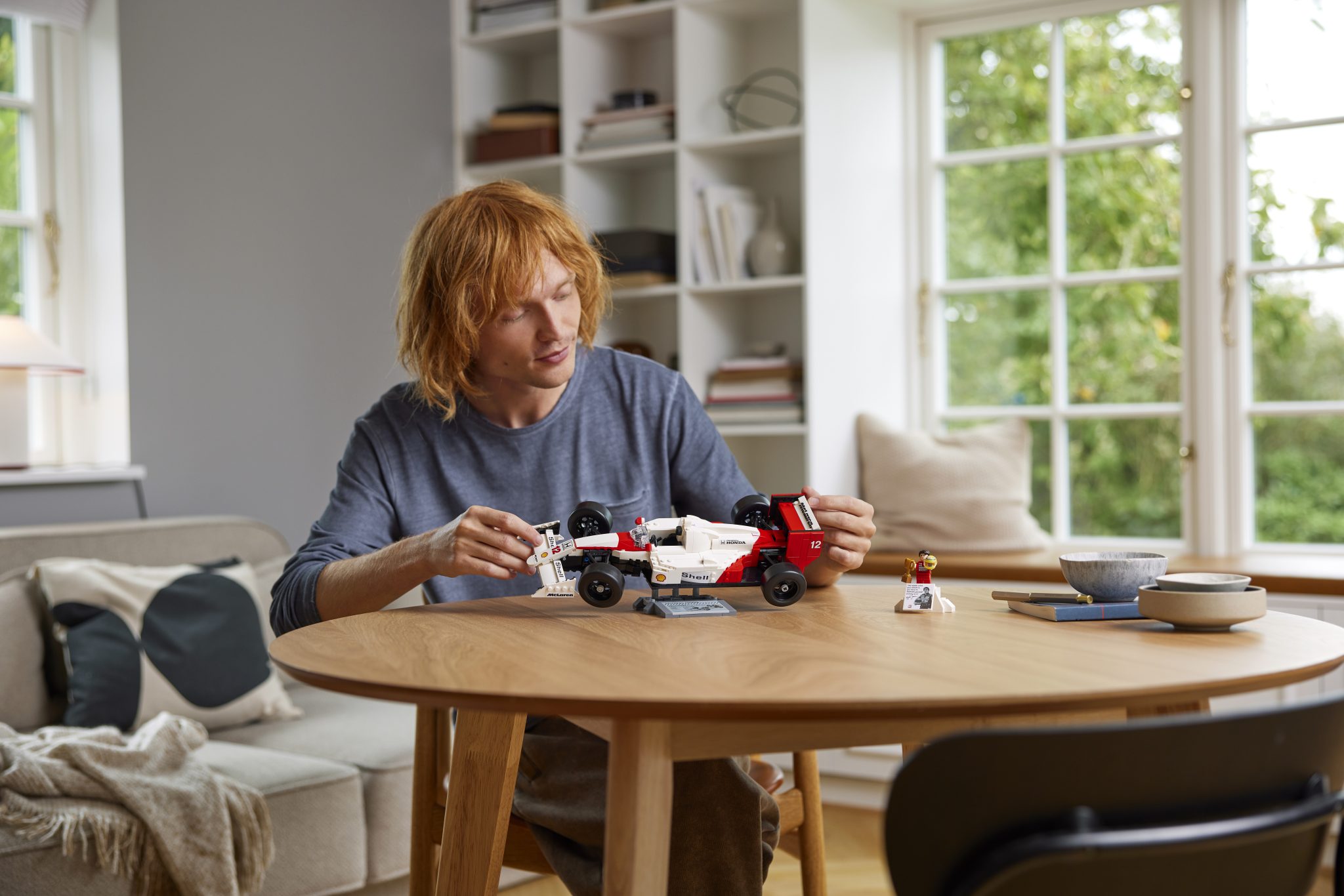 LEGO Icons 10330 McLaren MP4/4 & Ayrton Senna revealed