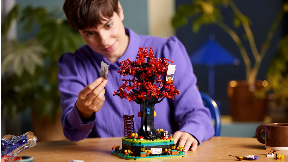 LEGO Ideas Family Tree designer personal connections to set
