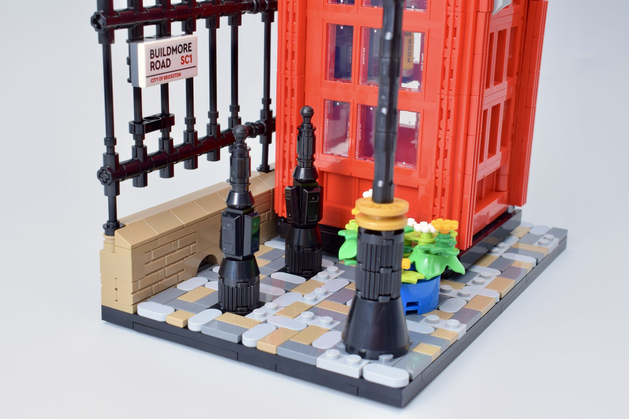 LEGO Ideas 21347 Red London Telephone Box review