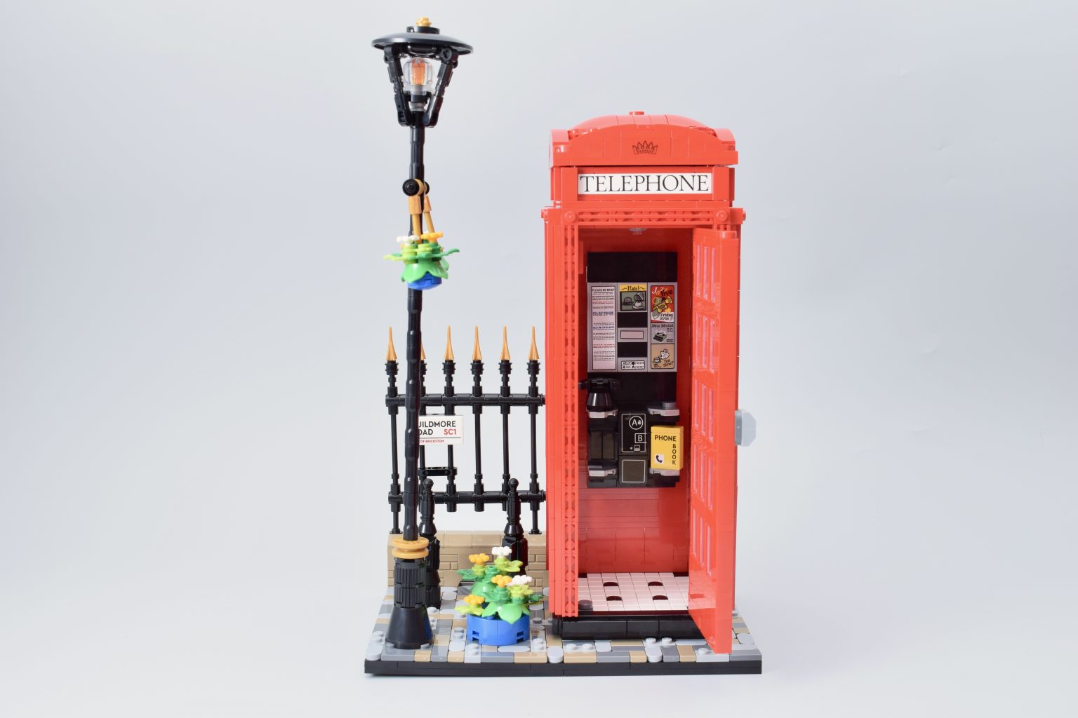 LEGO Ideas 21347 Red London Telephone Box review