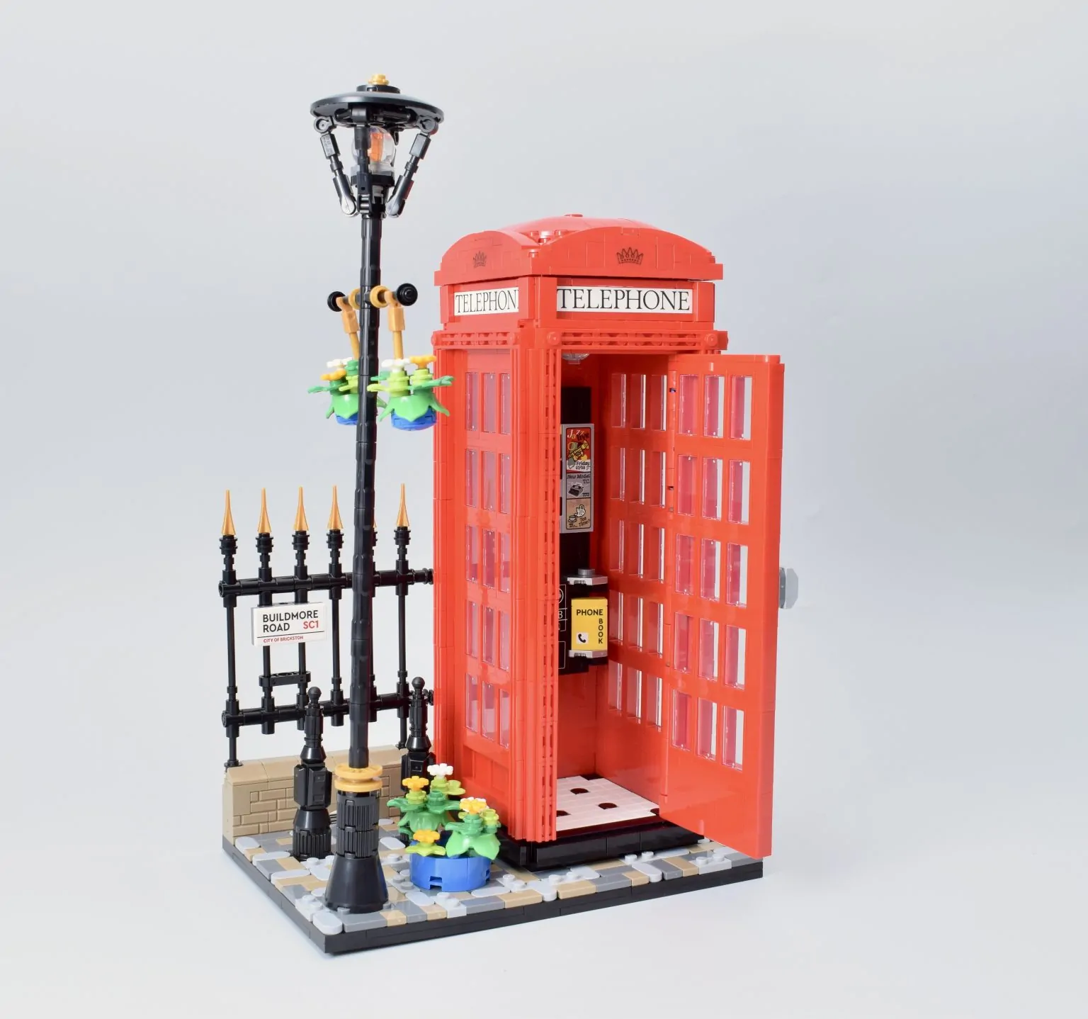LEGO Ideas 21347 Red London Telephone Box review