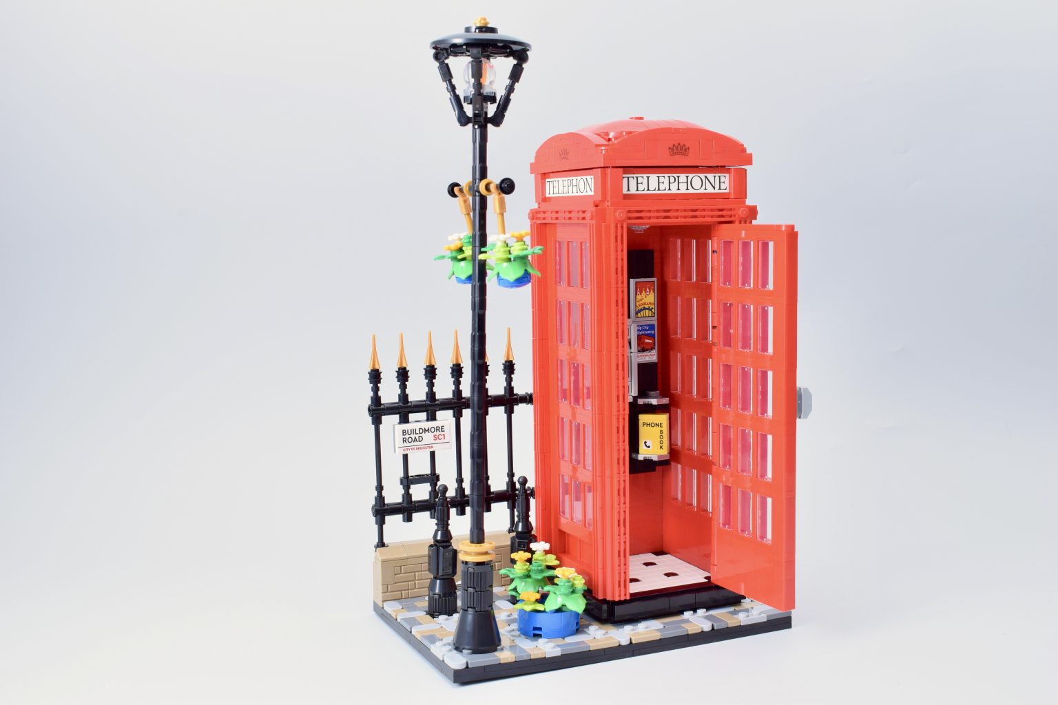LEGO Ideas 21347 Red London Telephone Box review
