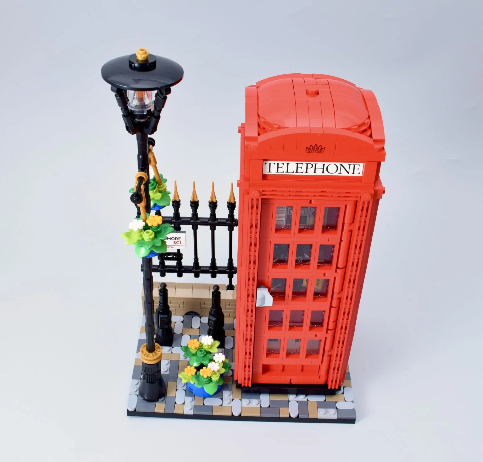LEGO Ideas 21347 Red London Telephone Box review