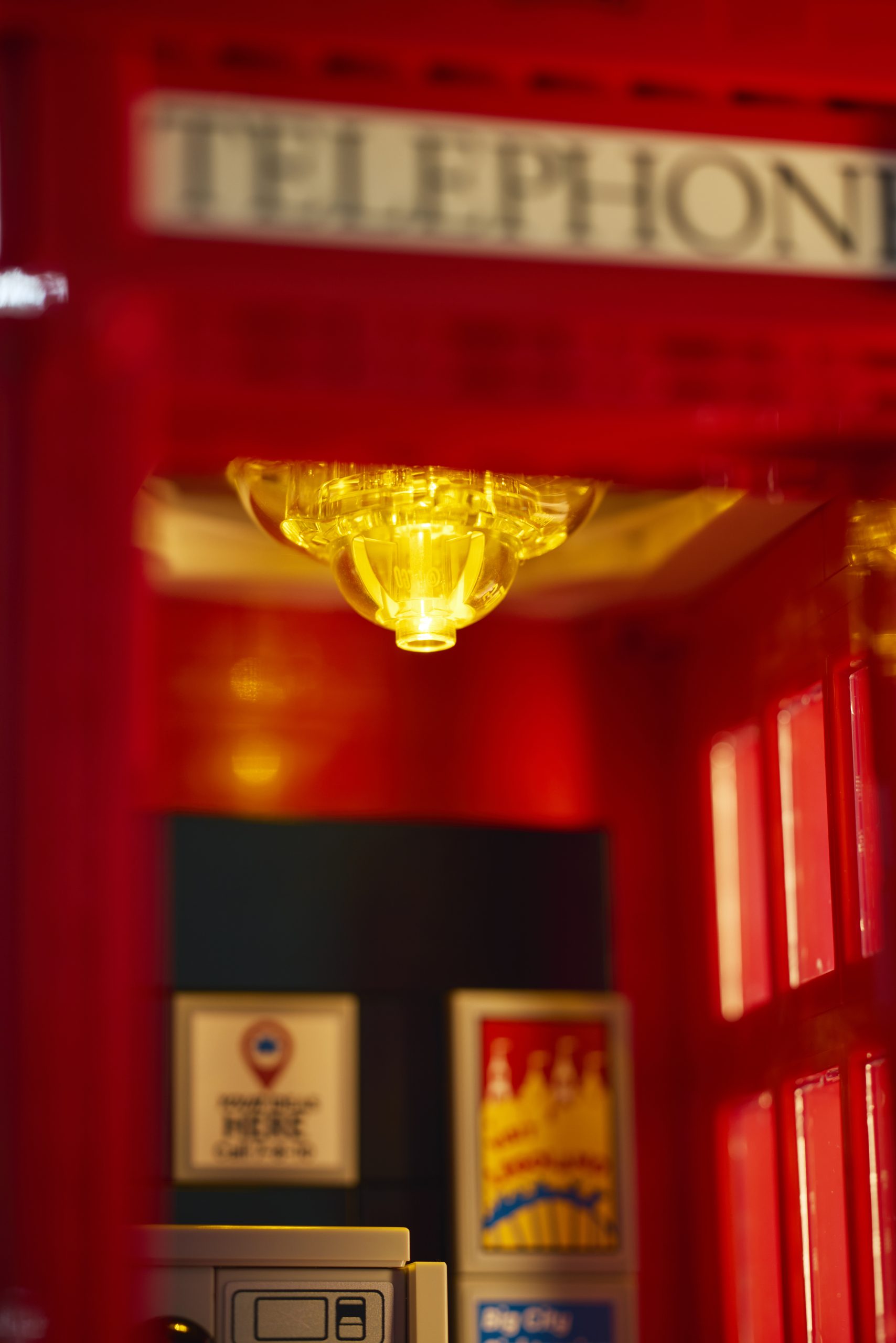 What LEGO Ideas 21347 Red London Telephone Box can and can’t do