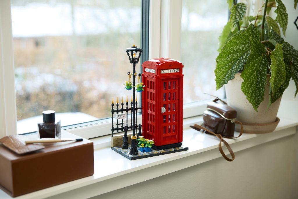 LEGO Ideas 21347 Red London Telephone Box visual tour and gallery