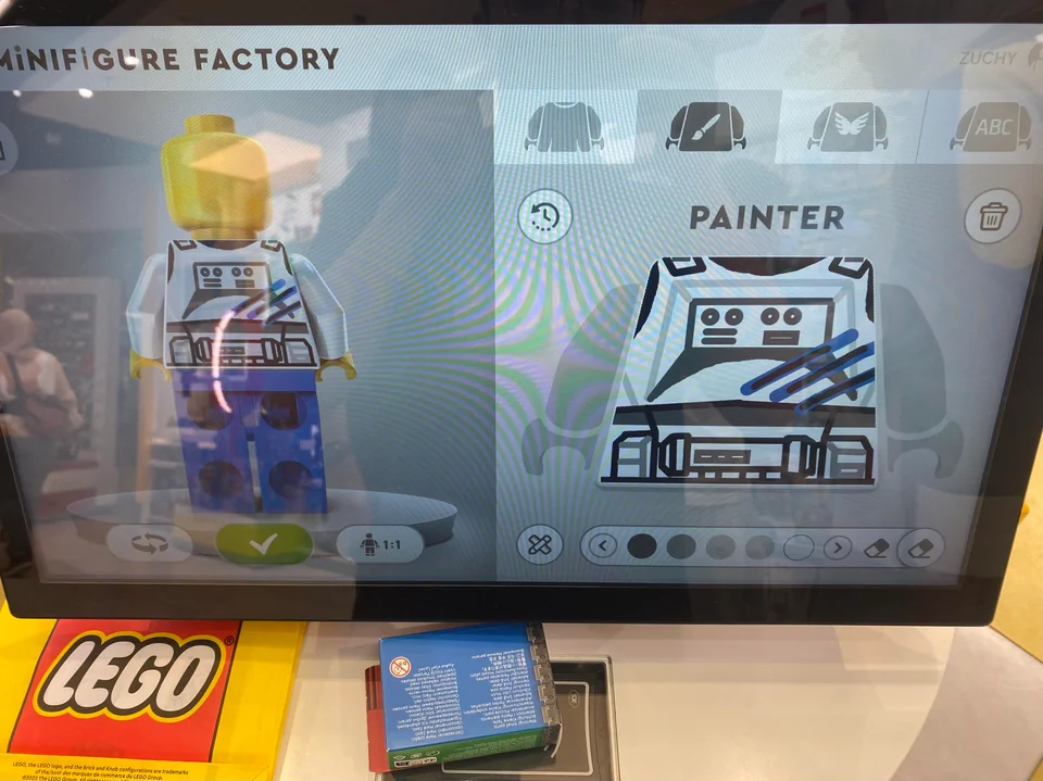 LEGO Store hack: design your own LEGO Star Wars Clone