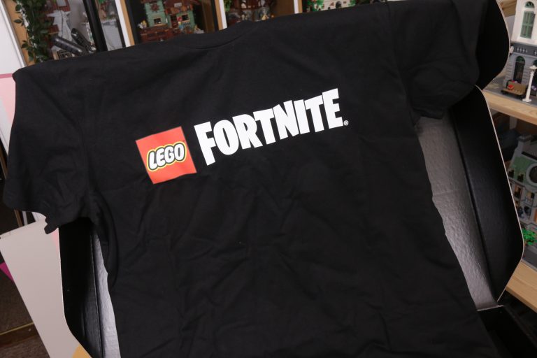 What’s inside a LEGO Fortnite gift box?
