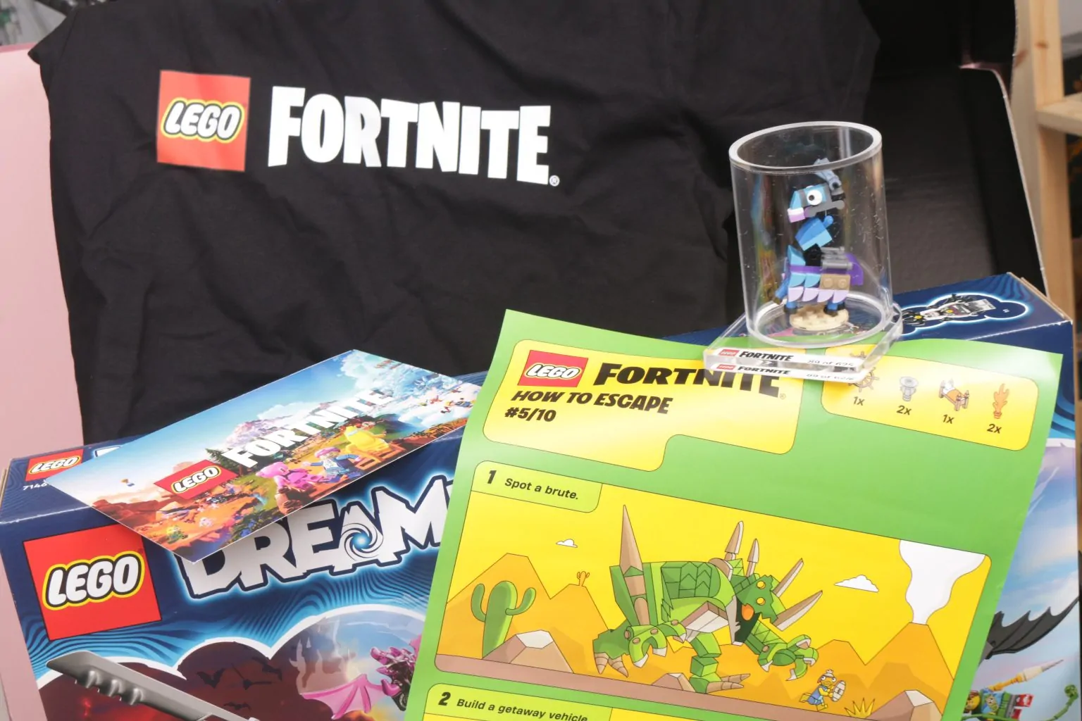 What’s inside a LEGO Fortnite gift box?