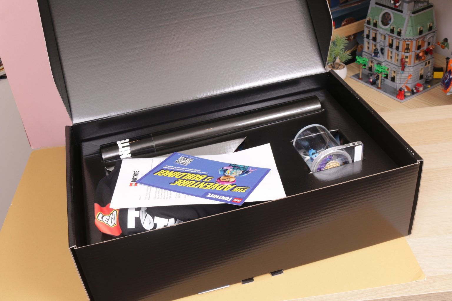 What’s inside a LEGO Fortnite gift box?