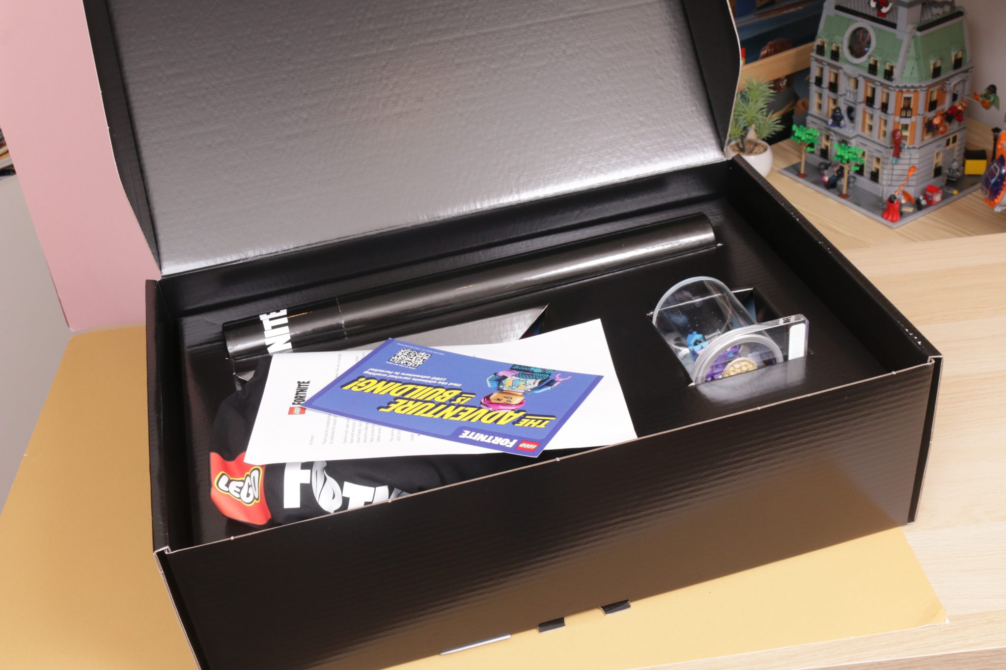 What’s inside a LEGO Fortnite gift box?