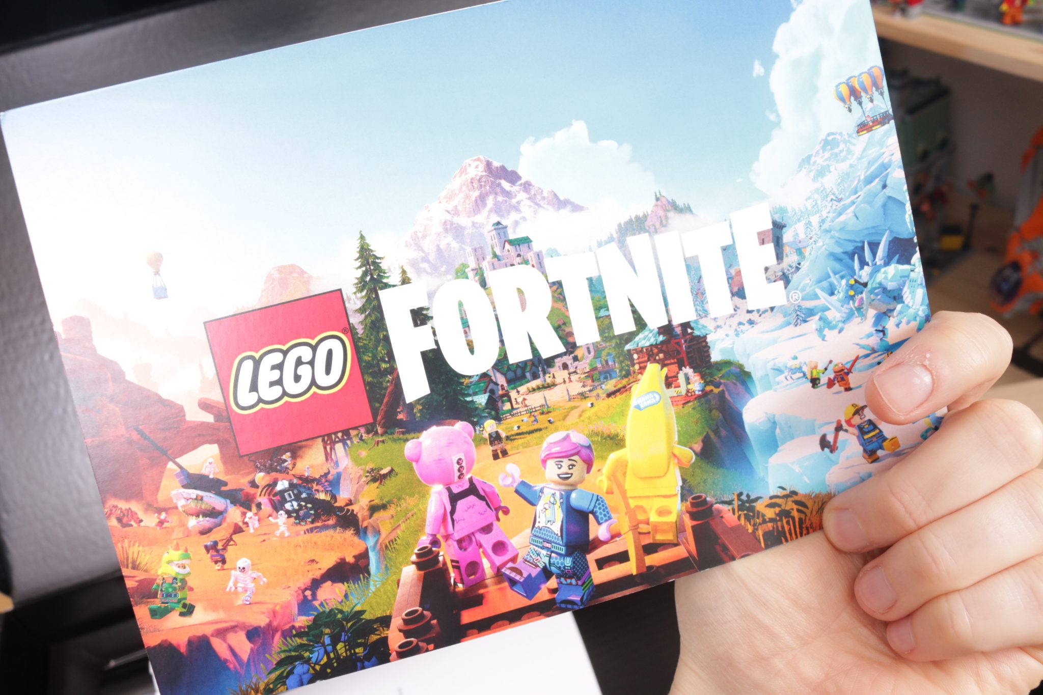 What’s inside a LEGO Fortnite gift box?
