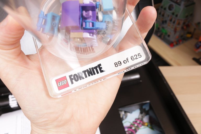 What’s inside a LEGO Fortnite gift box?