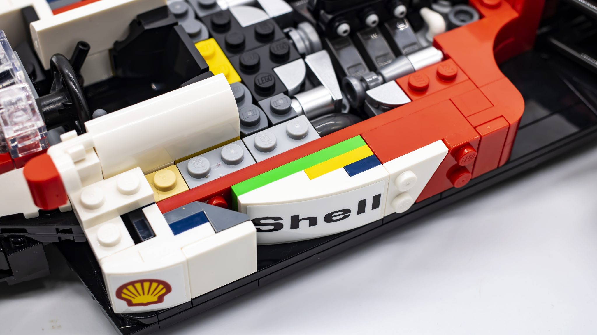 LEGO Icons 10330 McLaren MP4/4 & Ayrton Senna review