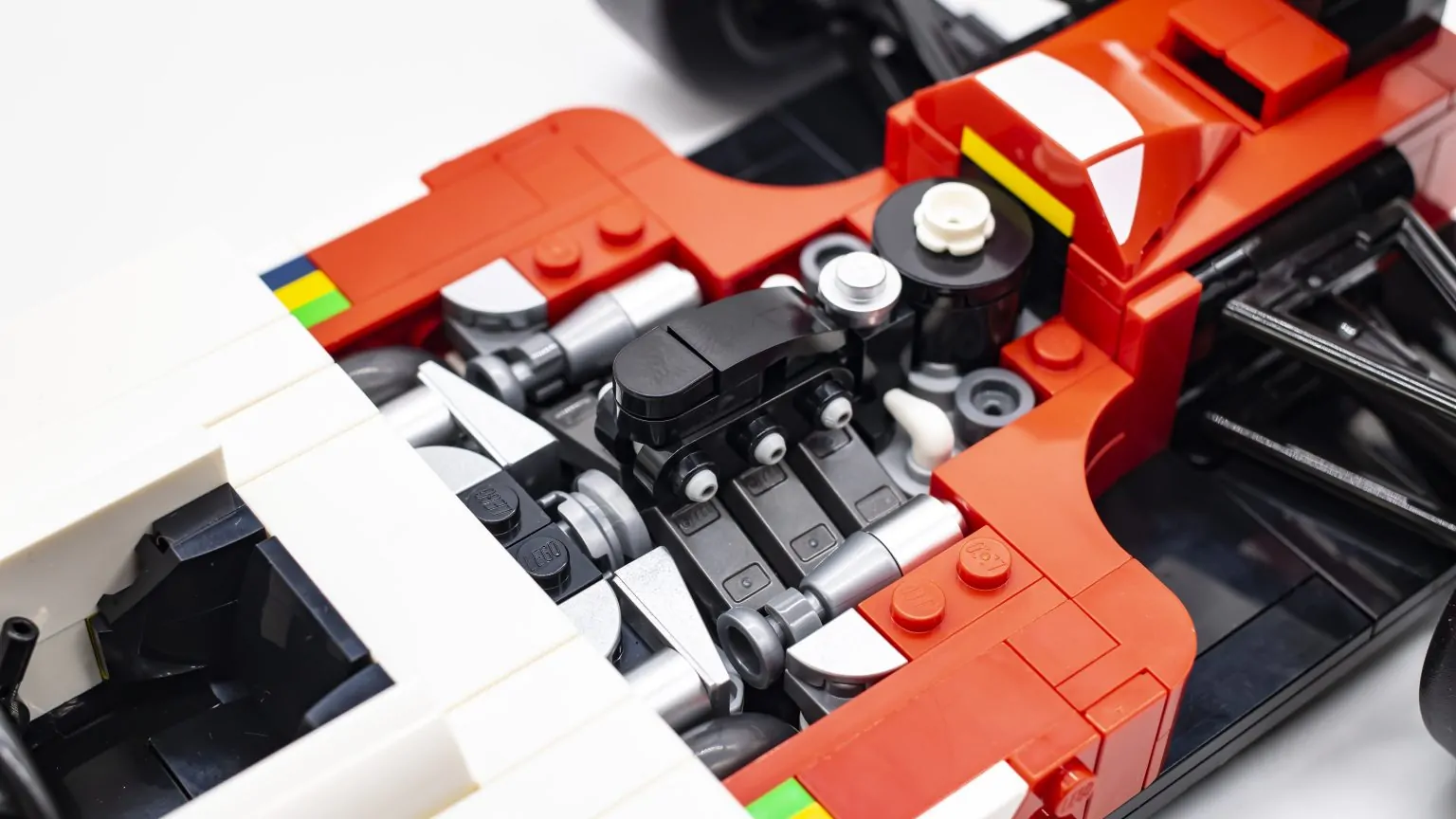 LEGO Formula 1 10330 McLaren MP4/4 & Ayrton Senna buyer's guide