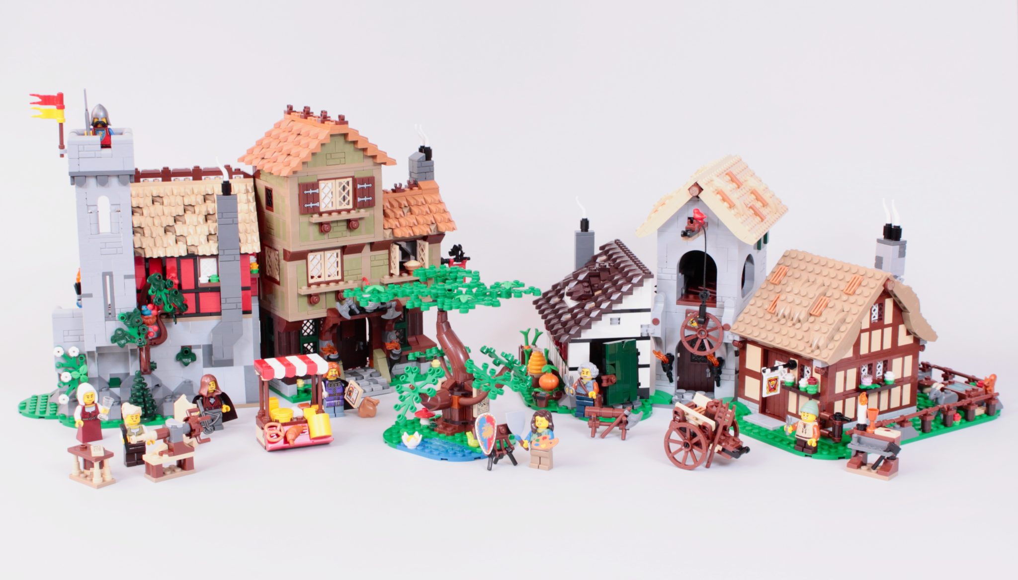 Retiring LEGO Icons 10332 Medieval Town Square sells out