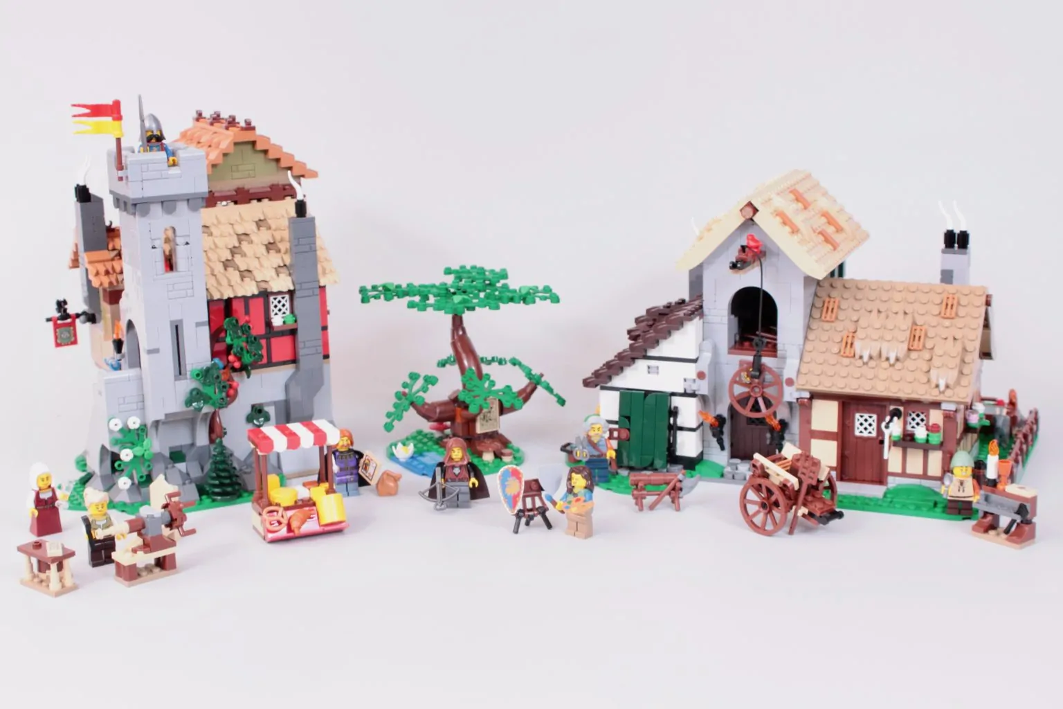 LEGO Icons 10332 Medieval Town Square review