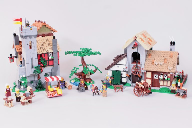 LEGO Icons 10332 Medieval Town Square review