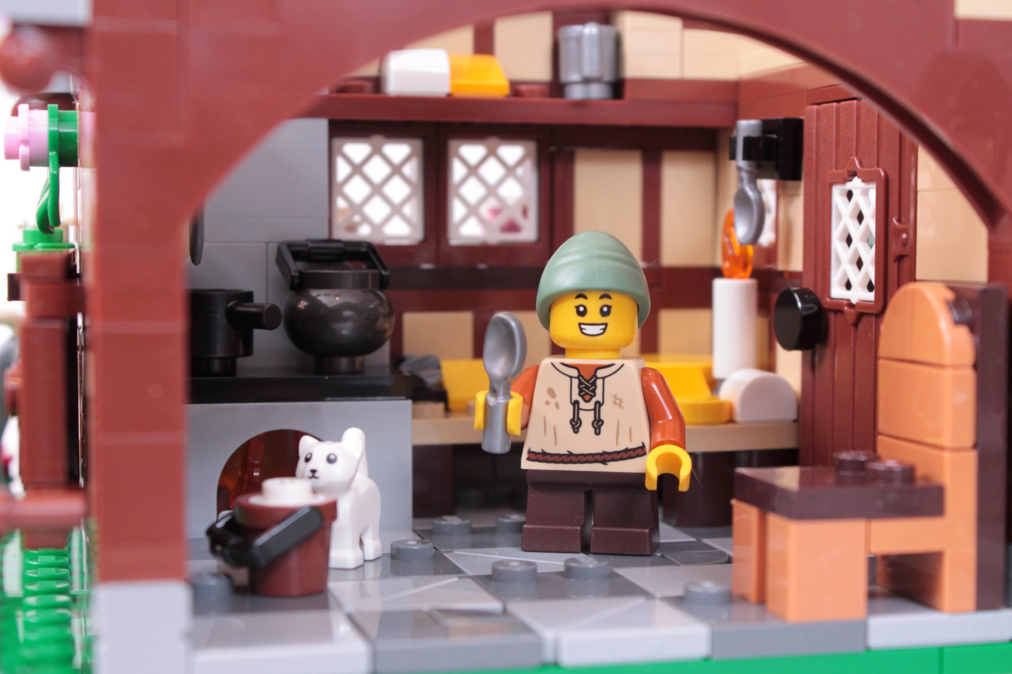 Before you buy: LEGO Icons 10332 Medieval Town Square