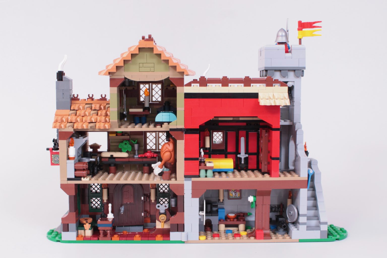 LEGO Icons 10332 Medieval Town Square review