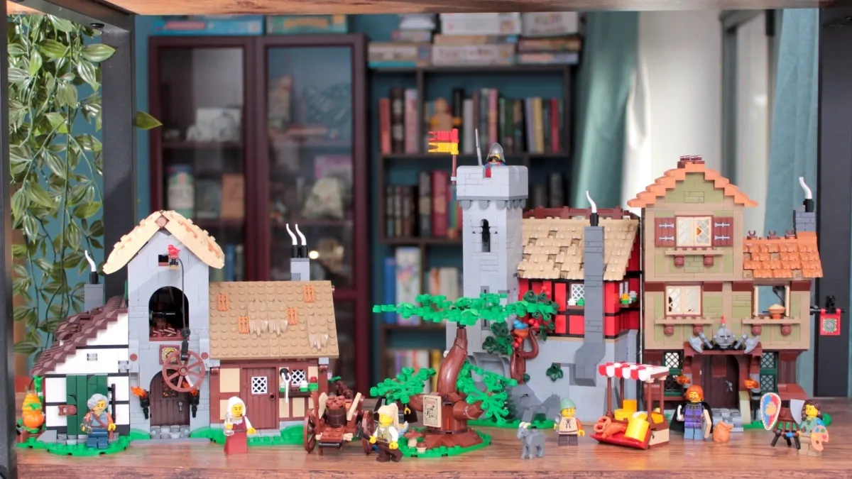 LEGO Icons 10332 Medieval Town Square review