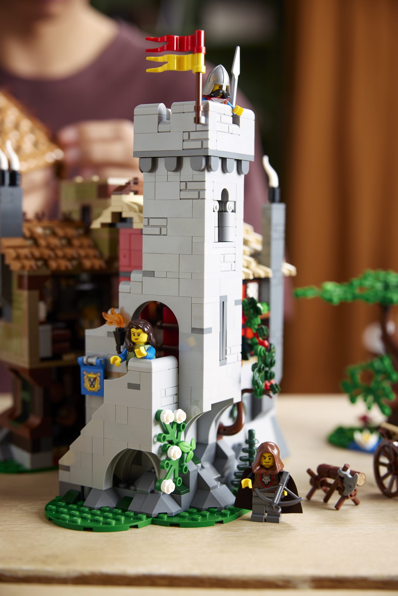 Five LEGO Castle references hidden around 10332 Medieval Town Square