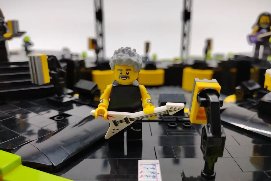 LEGO Ideas sends another music-themed design rocking past 10K