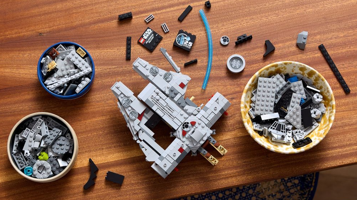 LEGO Star Wars bato midi-echèl gen ladan yon sipriz sekrè